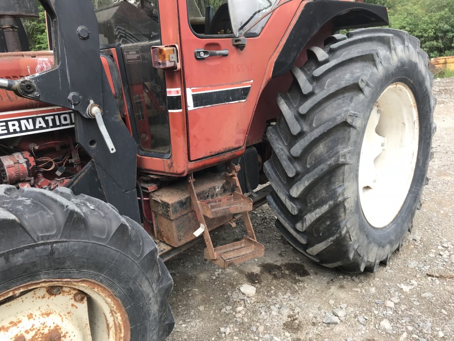 Klaravik Auktioner | Traktor INTERNATIONAL 585 XL 4WD