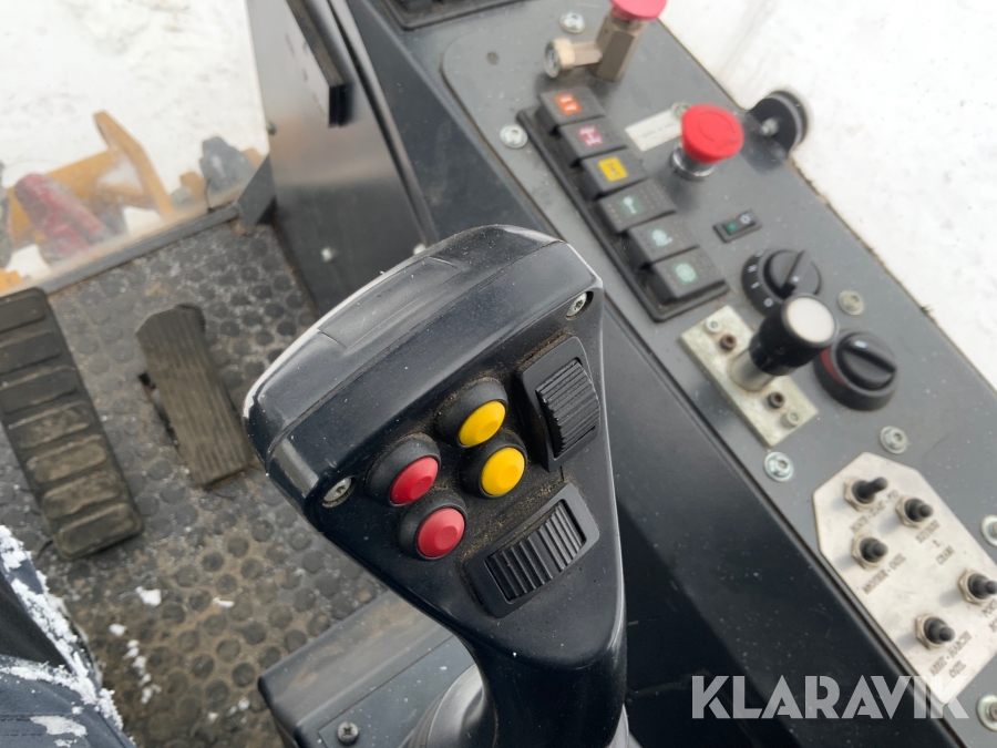 Redskapsbärare Variotrac 300 R med sidomonterad kran