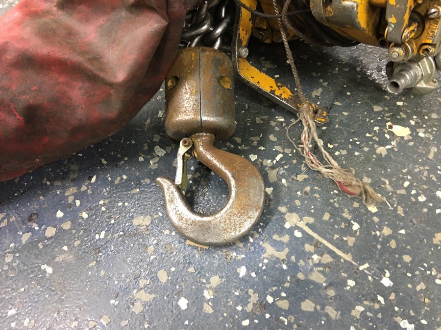 Klaravik Auktioner | Pneumatiskt kedjespel