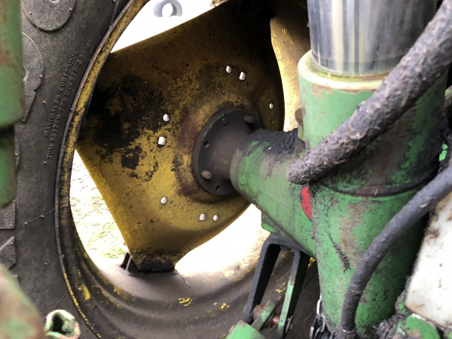 Traktor John Deere 6800 (Reparationsobjekt)