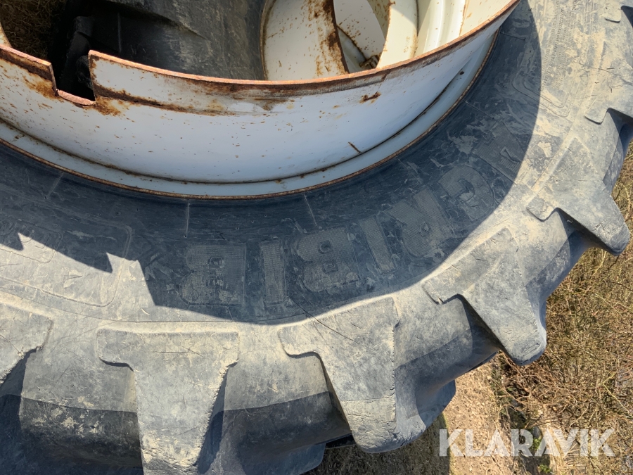 Dubbelmontage Michelin 20,8 R38, Skurup, Klaravik auktioner