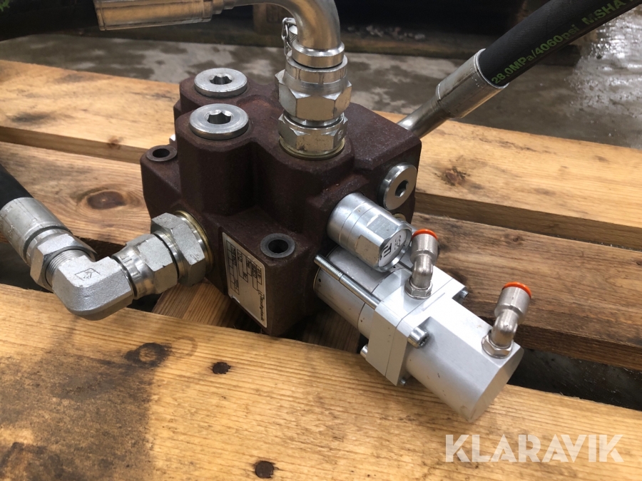 Klaravik Auktioner | Luftstyrd hydraulventil Nordhydraulic RM271