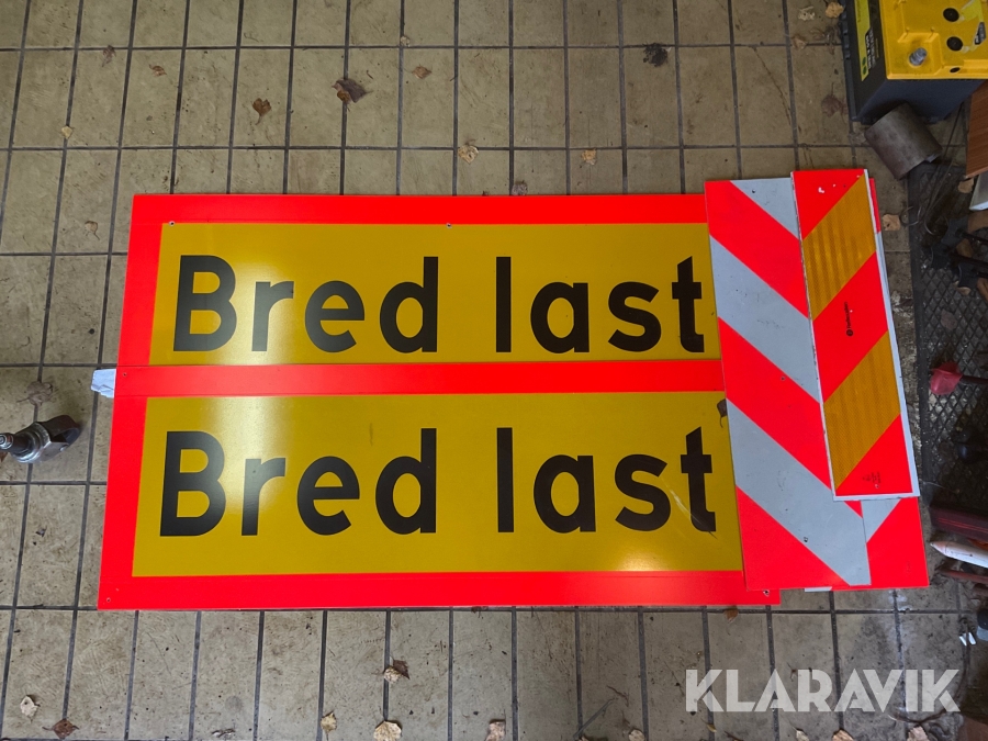Varningsskyltar Bred Last, Emmaboda, Klaravik auktioner