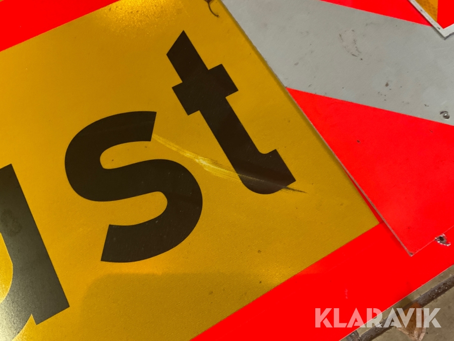 Varningsskyltar Bred Last, Emmaboda, Klaravik auktioner