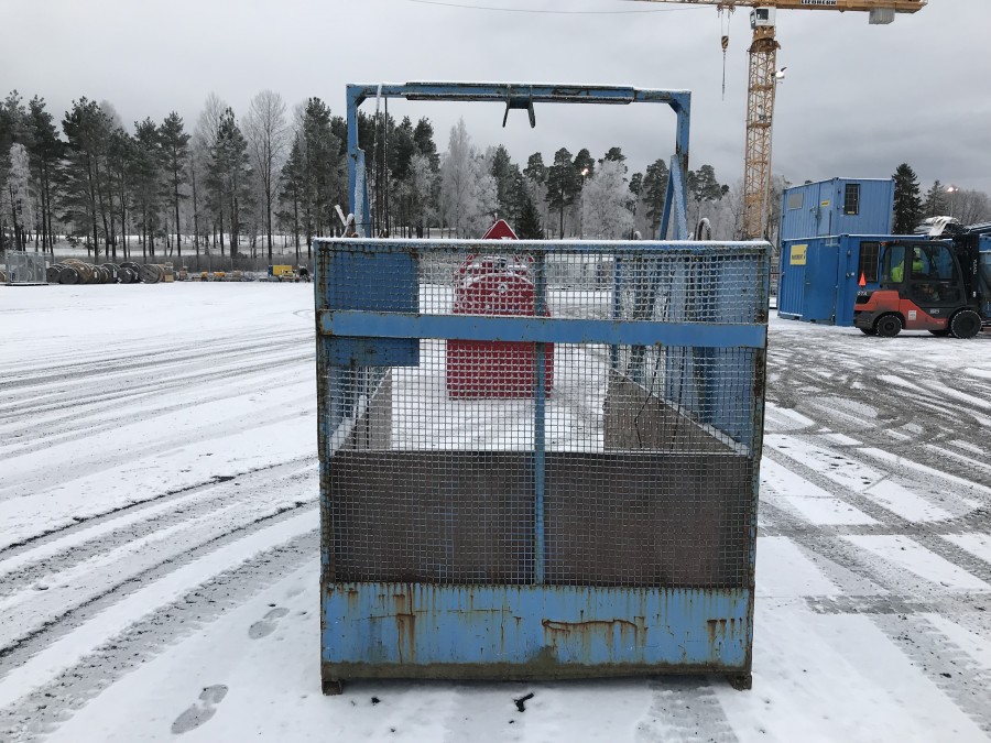 Klaravik Auktioner | LYFTREDSKAP