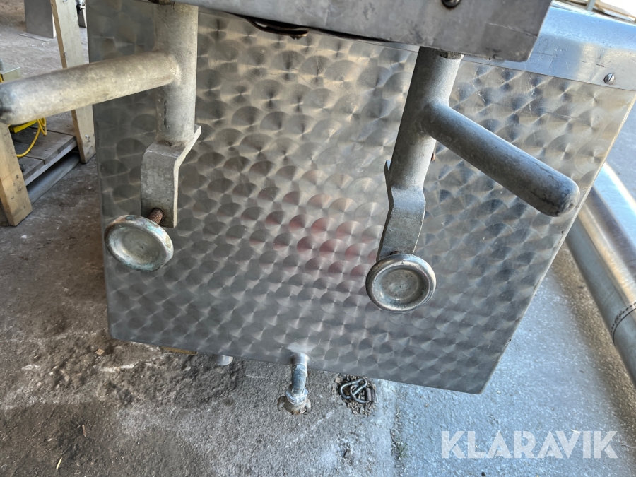 Rostfritt ostkar Roskilde med omrörare, ostpress mm, Gotland