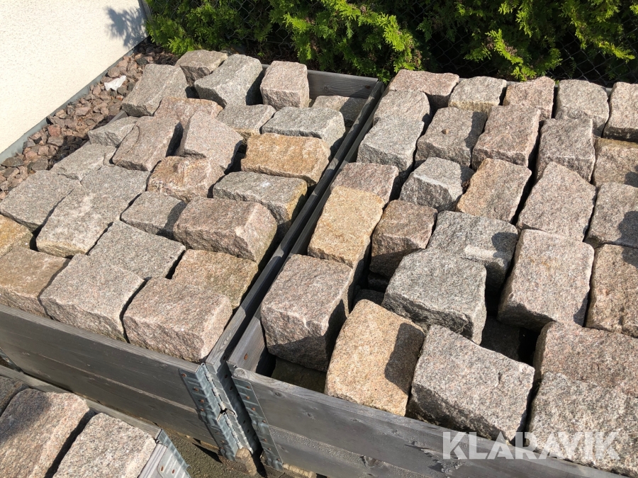 Klaravik Auktioner | Storgatsten 4 pallar