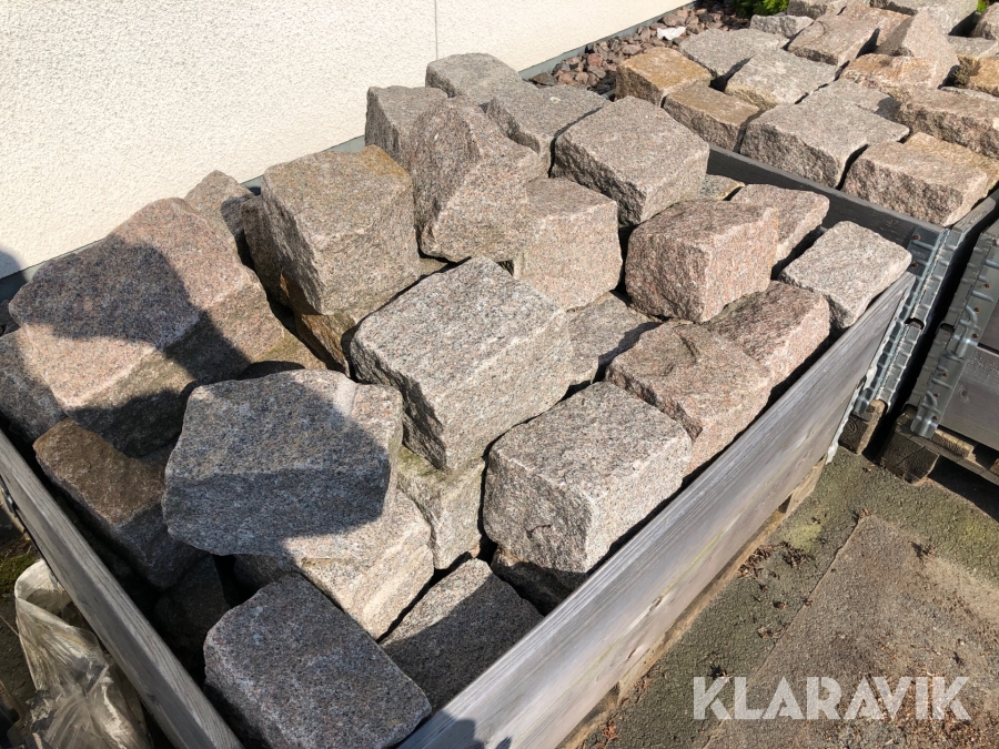 Klaravik Auktioner | Storgatsten 4 pallar