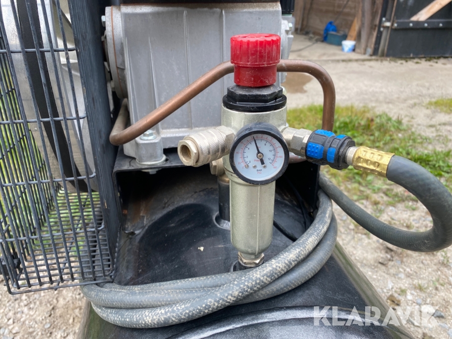 Klaravik Auktioner | Kompressor Nuair NB5,5,5CT/200 5,5hk