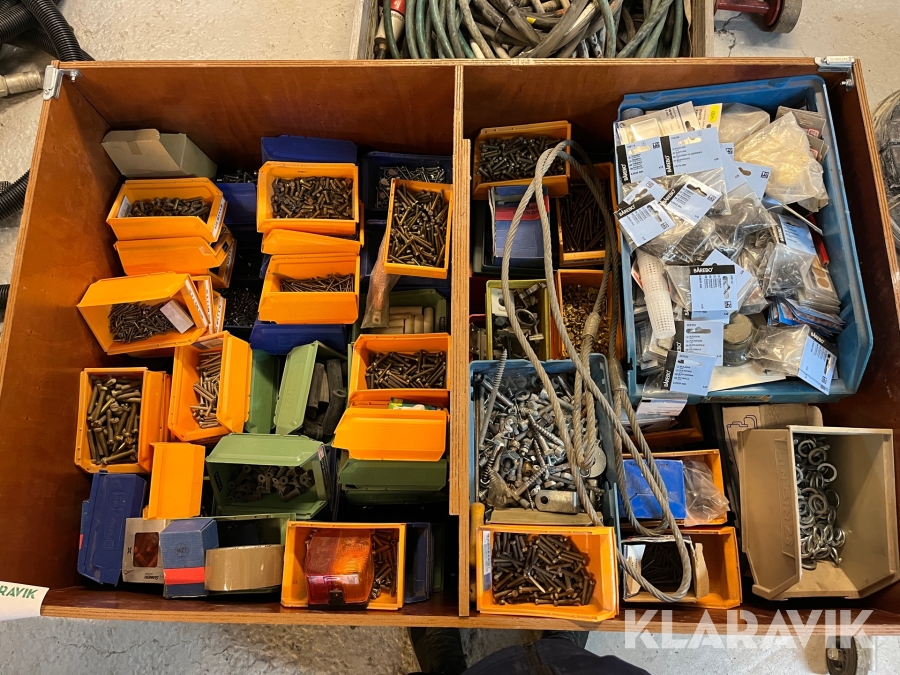 Sortiment med skruv, bult, muttrar och brickor, Stockholm, K