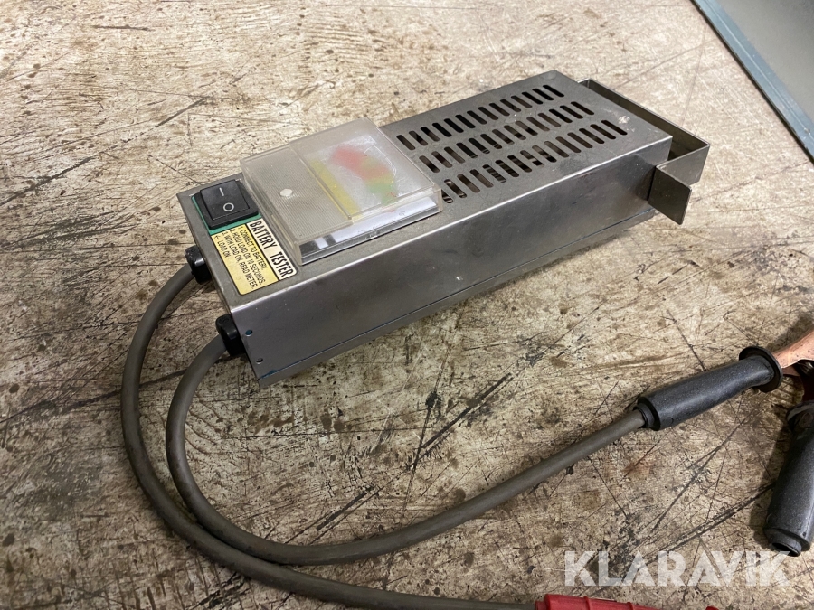 Klaravik Auktioner | Batteritestare & Bromsrörsverktyg