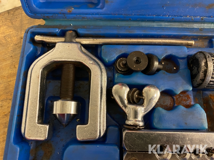 Klaravik Auktioner | Batteritestare & Bromsrörsverktyg