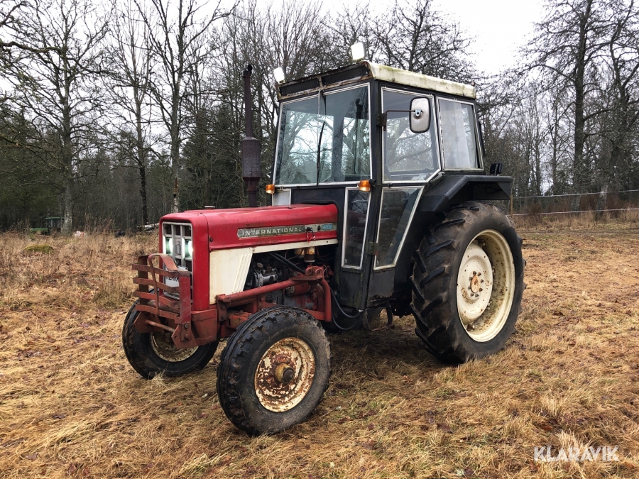 Traktor international 475