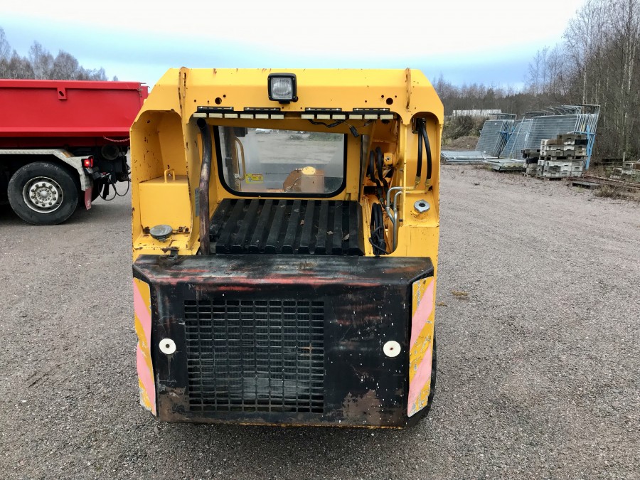 Redskapsbärare JCB / Med redskap