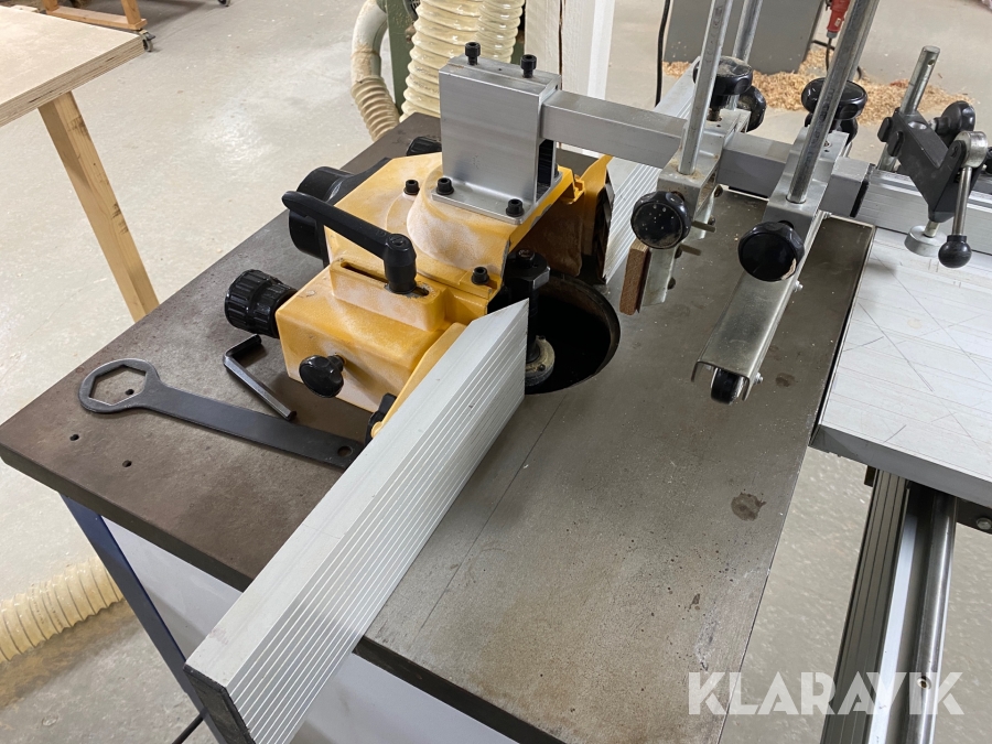 Vertikalfräs Vf100, Gotland, Klaravik auktioner