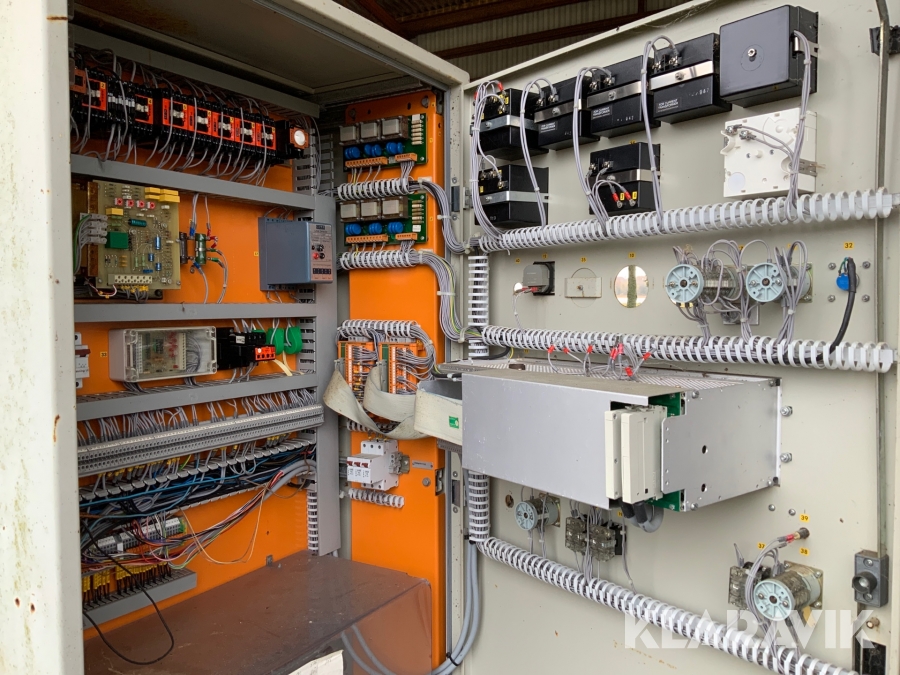 Klaravik Auktioner | Generator synkron med kontrollskåp Asea GH 315 S