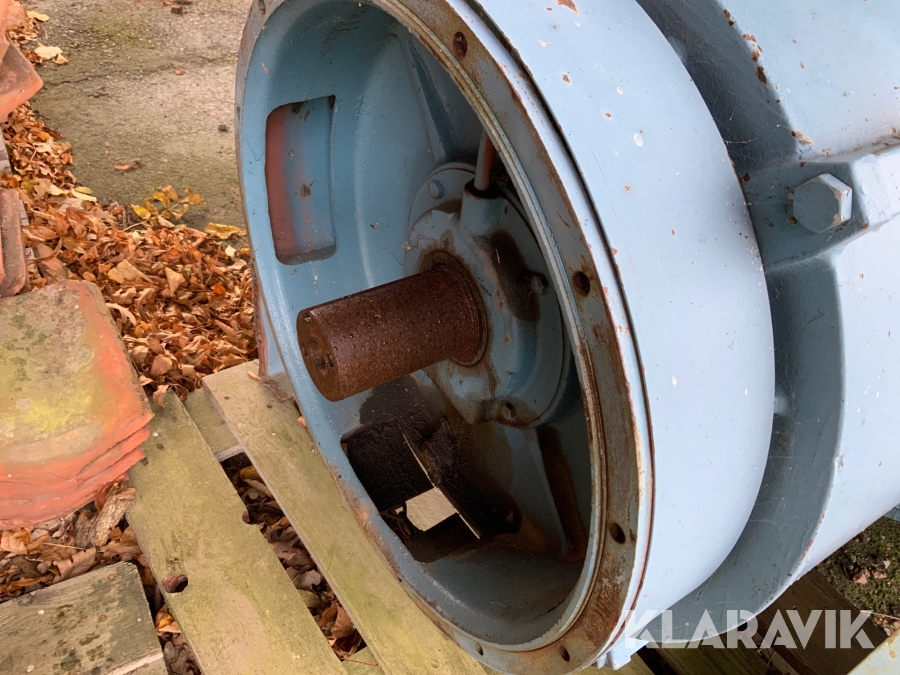 Klaravik Auktioner | Generator synkron med kontrollskåp Asea GH 315 S
