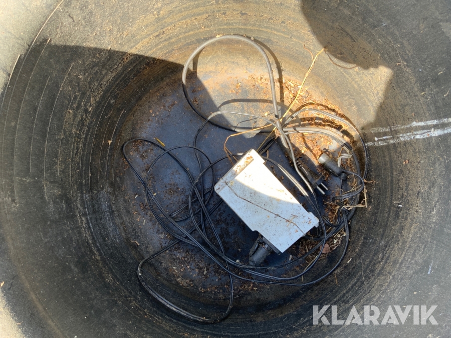 Foderbord samt eluppvärmd vattenbalja, Torsås, Klaravik au