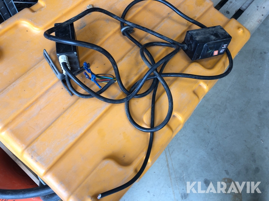 Klaravik Auktioner | Varningsramp med takräcke