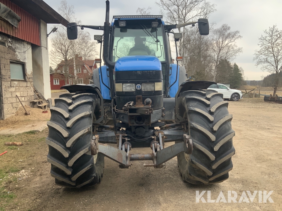 Traktor New Holland TM 115, Flen, Klaravik auktioner
