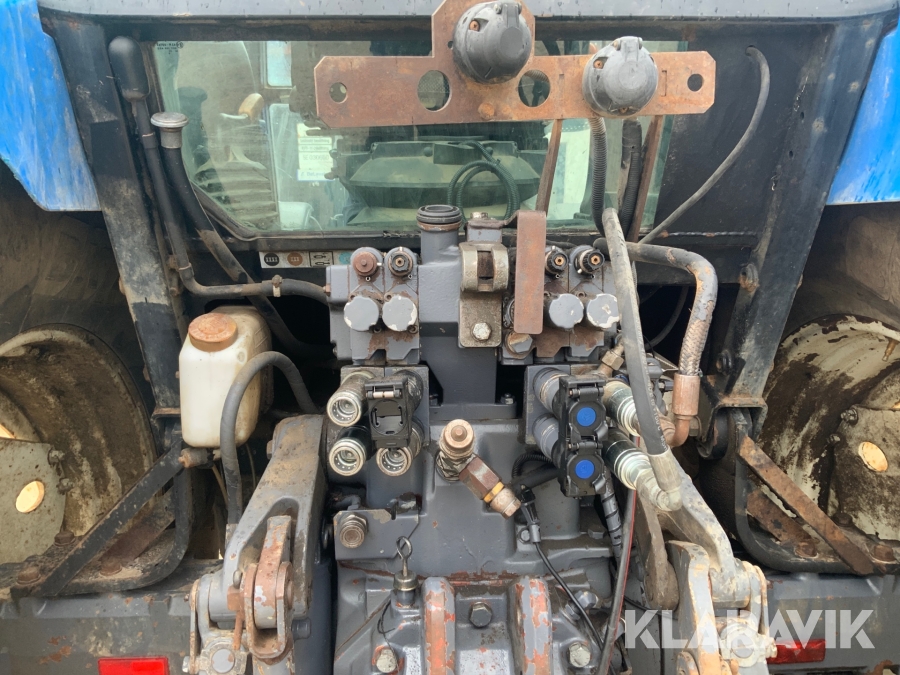 Traktor New Holland TM 115, Flen, Klaravik auktioner