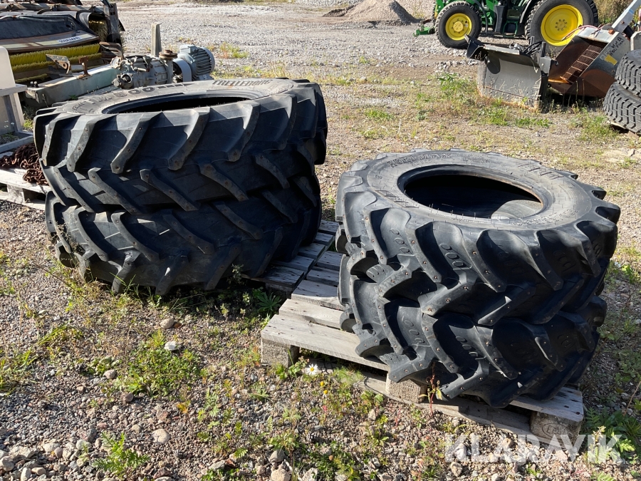 Traktordäck BKT och Trelleborg 420/85R30 / 320/85R20, Hudiks