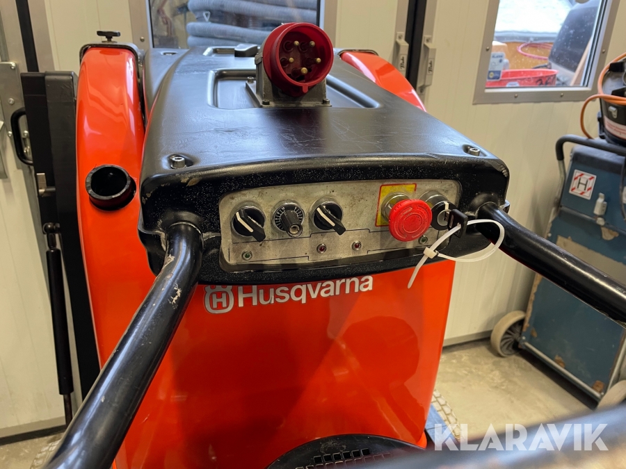 Golvslip HTC 950 RX med dammsugare HTC 10 iAD