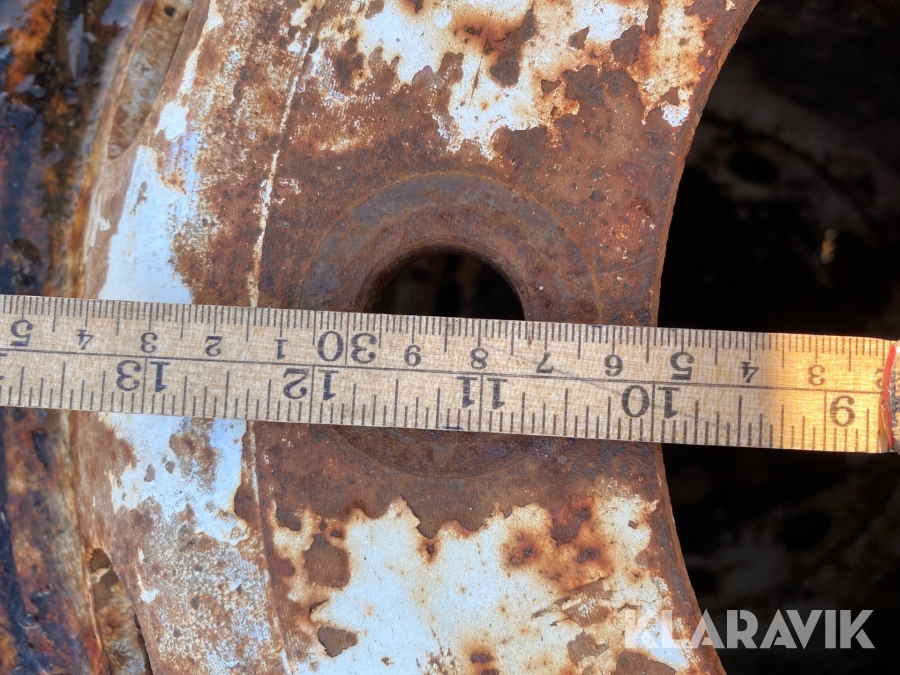 Klaravik Auktioner | Lastbilsdäck Uniroyal 11.00 R20