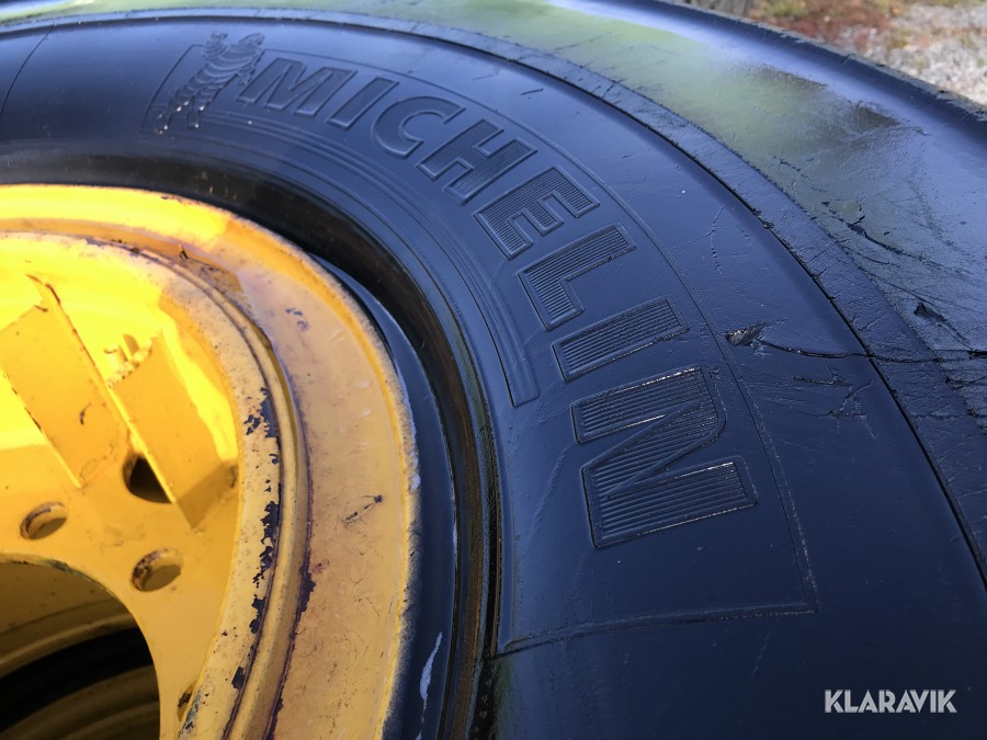 Klaravik Auktioner | 4st Lastmaskinhjul Ljungby L14