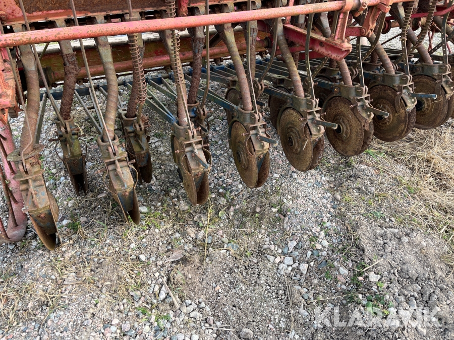 Såmaskin IH SB230, Kungsör, Klaravik auktioner