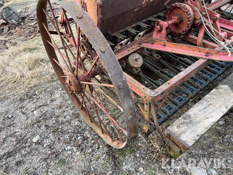 Såmaskin IH SB230, Kungsör, Klaravik auktioner