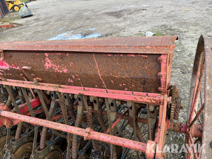 Såmaskin IH SB230, Kungsör, Klaravik auktioner