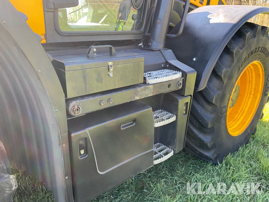 Traktor JCB Fastrack 4220, Emmaboda, Klaravik auktioner
