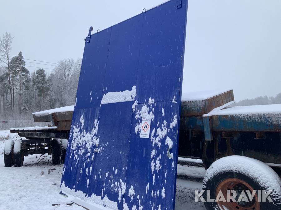 Klaravik Auktioner | Verkstadsport hängd på skena Maxidoor med ...