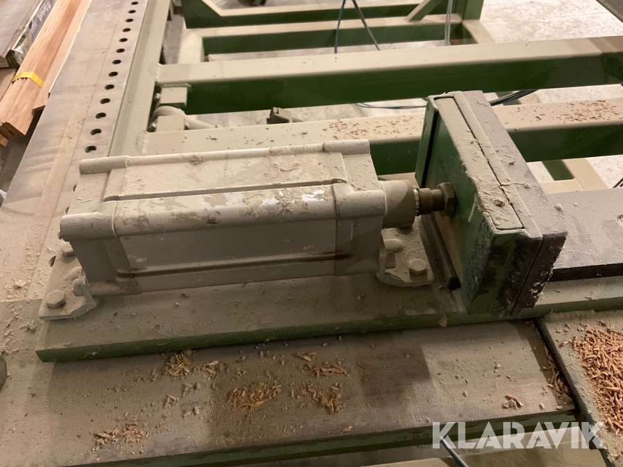 Tiltbart pressbord, Ljusdal, Klaravik auktioner