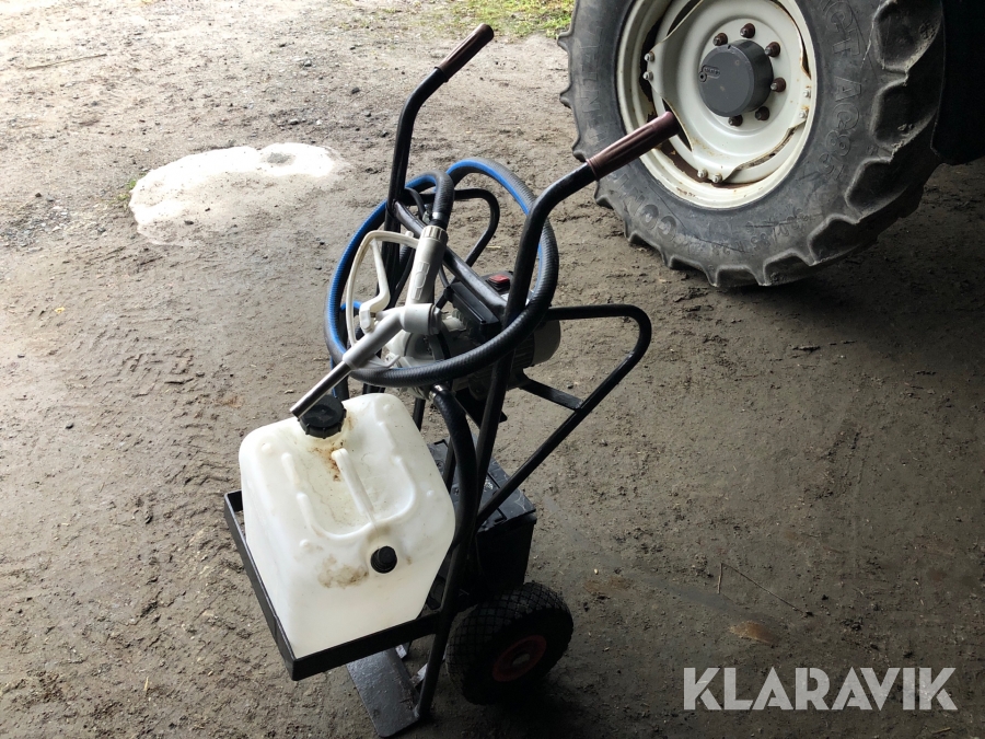 Klaravik Auktioner | Adblue pump på vagn Combo GP30012 batteridriven 12v