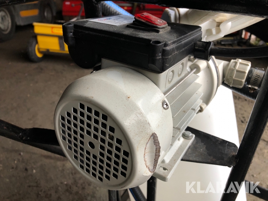 Klaravik Auktioner | Adblue pump på vagn Combo GP30012 batteridriven 12v