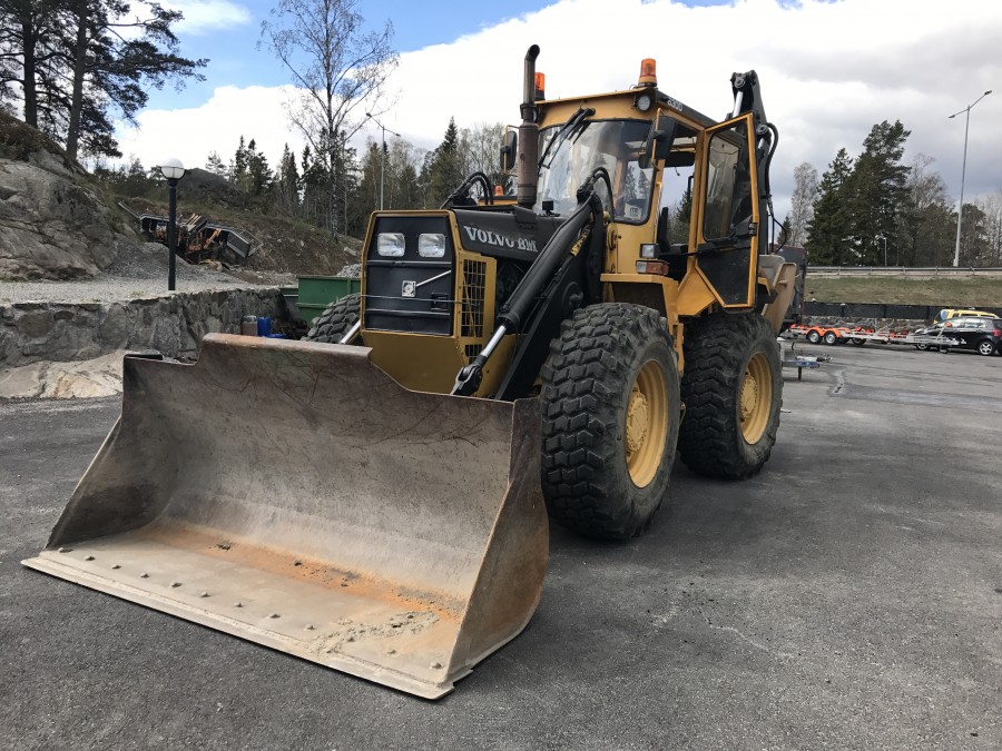 Traktorgrävare VOLVO 6300