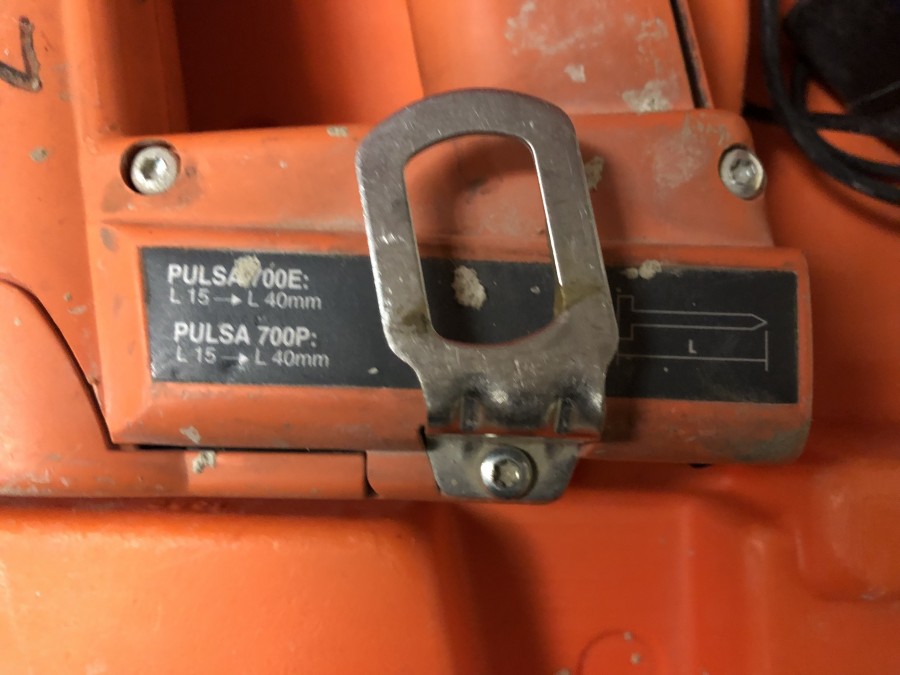 Klaravik Auktioner | Spikpistol Pulsa 700P