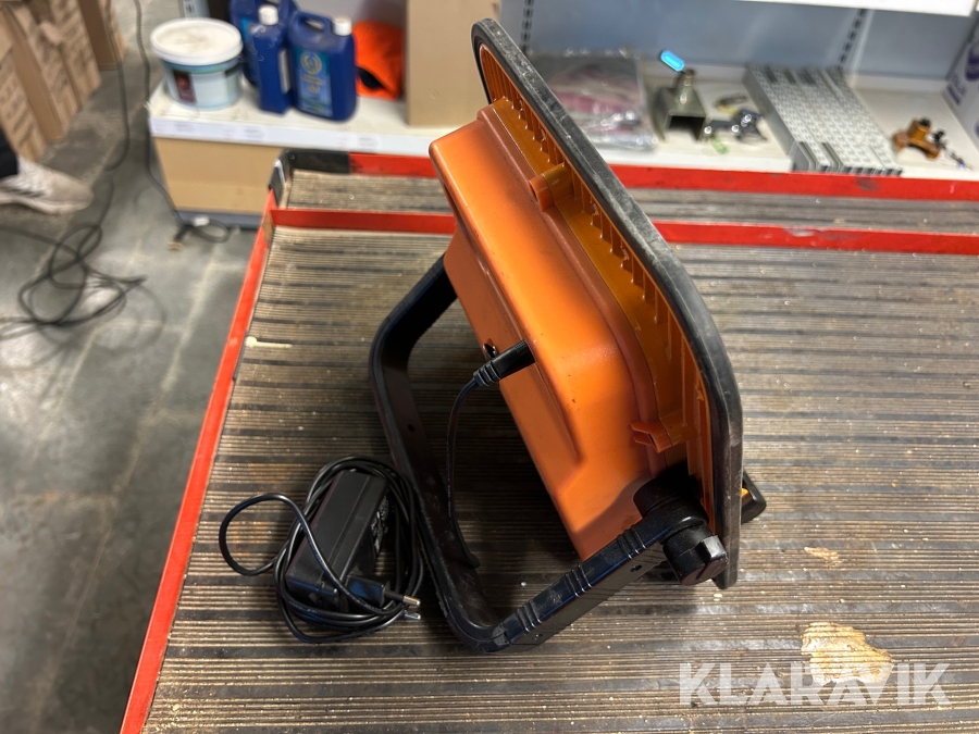 Sladdrivna handmaskiner och batteridriven bygglampa Kress, F