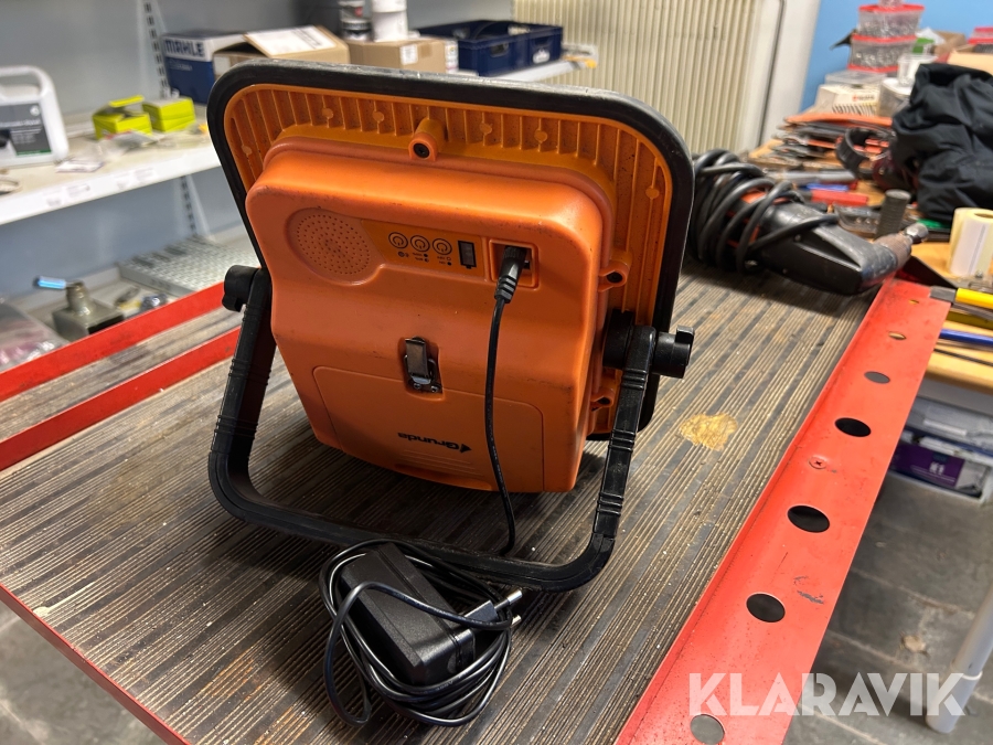 Sladdrivna handmaskiner och batteridriven bygglampa Kress, F