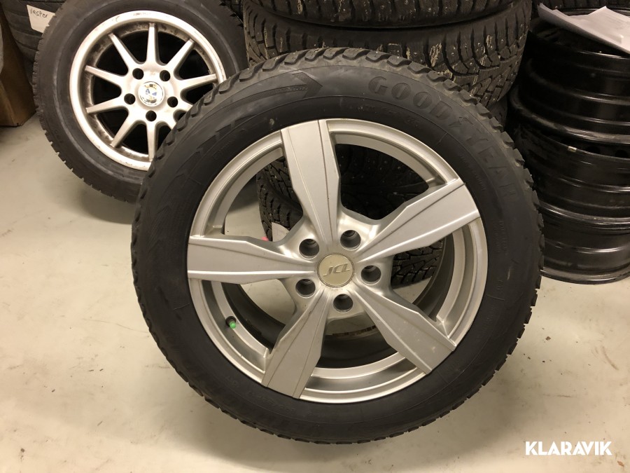Klaravik Auktioner | Diverse däck (lager)