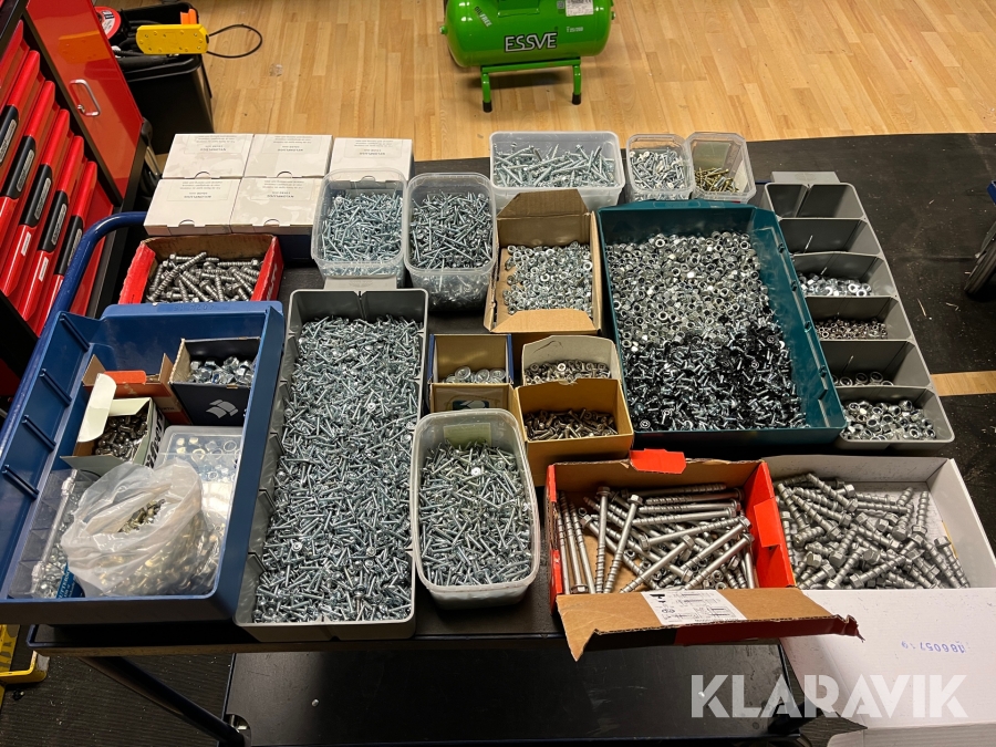 Parti med skruv, bult, muttrar och pluggar, Sollentuna, Klar