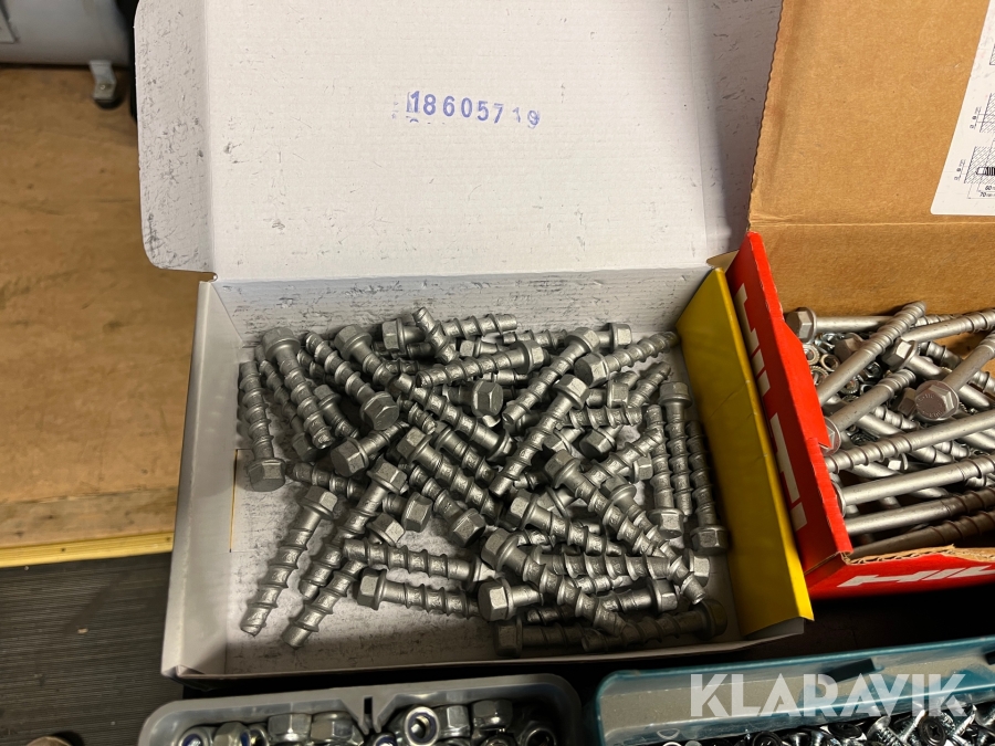 Parti med skruv, bult, muttrar och pluggar, Sollentuna, Klar