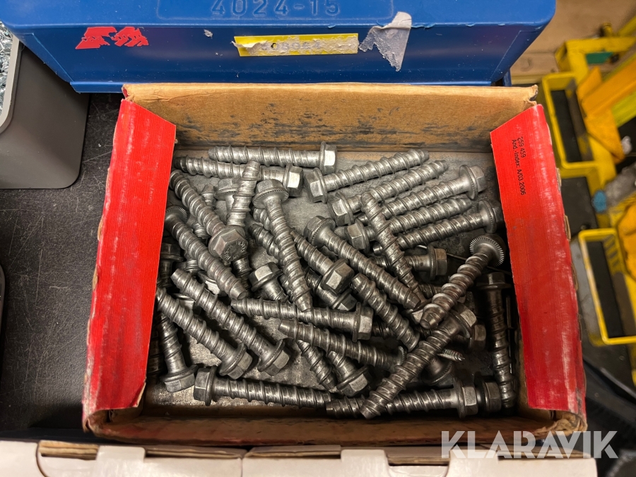 Parti med skruv, bult, muttrar och pluggar, Sollentuna, Klar