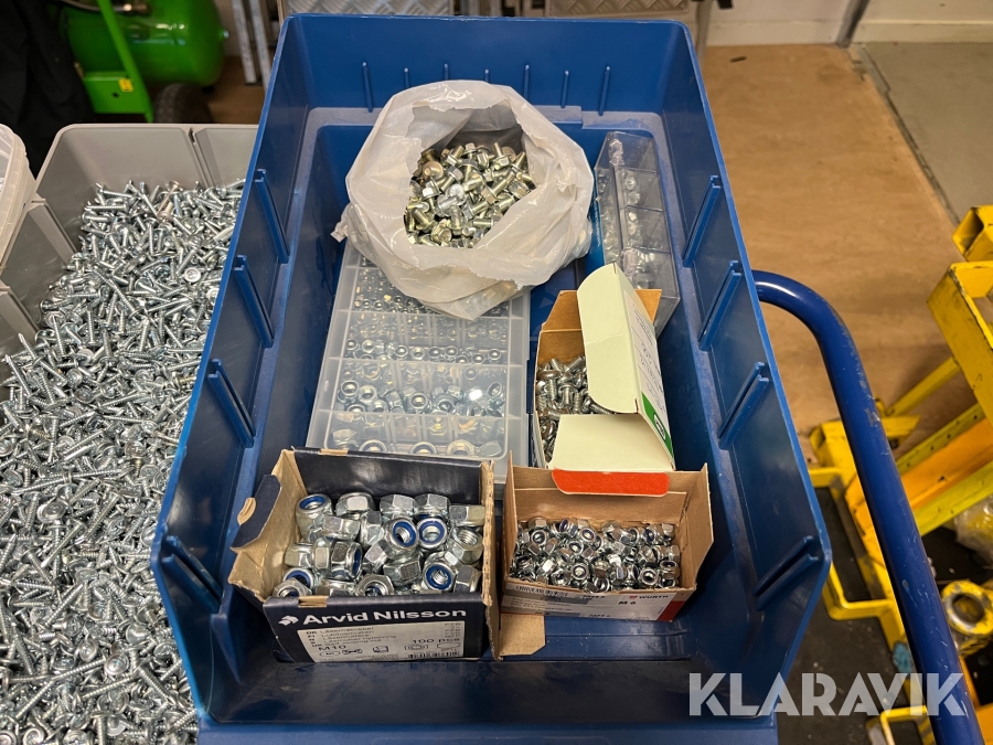 Parti med skruv, bult, muttrar och pluggar, Sollentuna, Klar