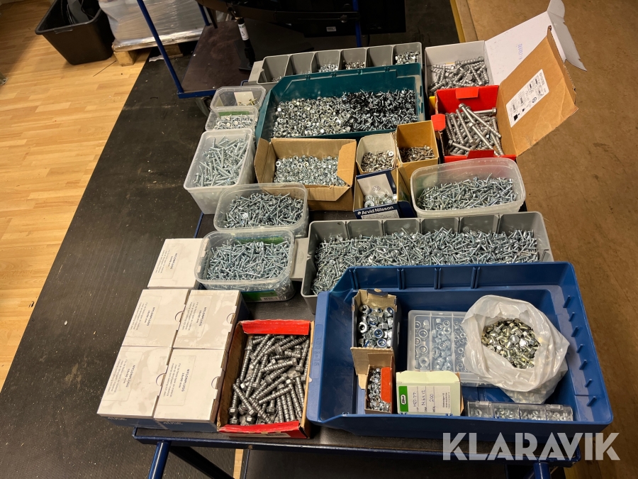 Parti med skruv, bult, muttrar och pluggar, Sollentuna, Klar