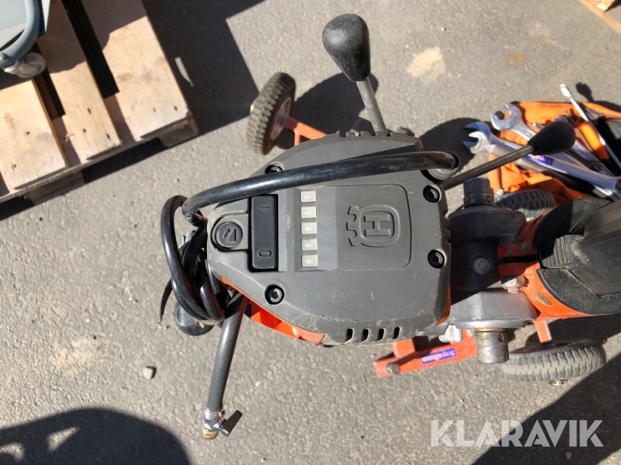 Klaravik Auktioner | Borrmotor Husqvarna BM 340 med kärnborrstativ