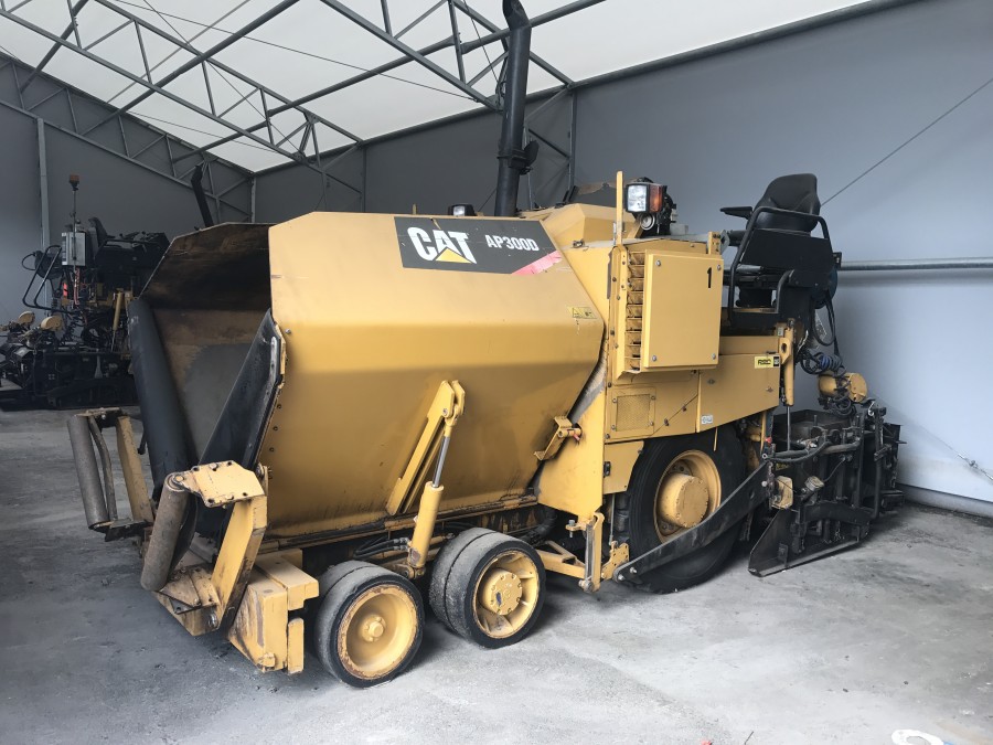 Klaravik Auktioner | Asfaltsläggare CAT AP 300D