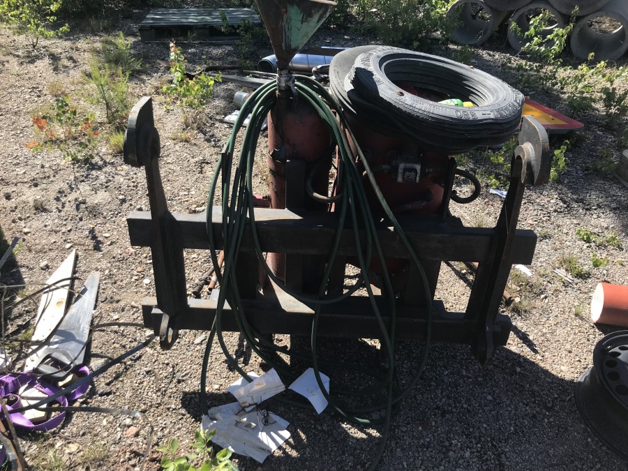 Klaravik Auktioner | Oljespruta Stora BM